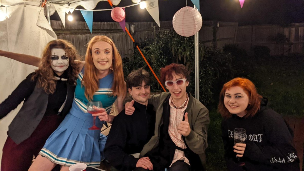 Insanity Radio 103.2FM – Music Is the Cure